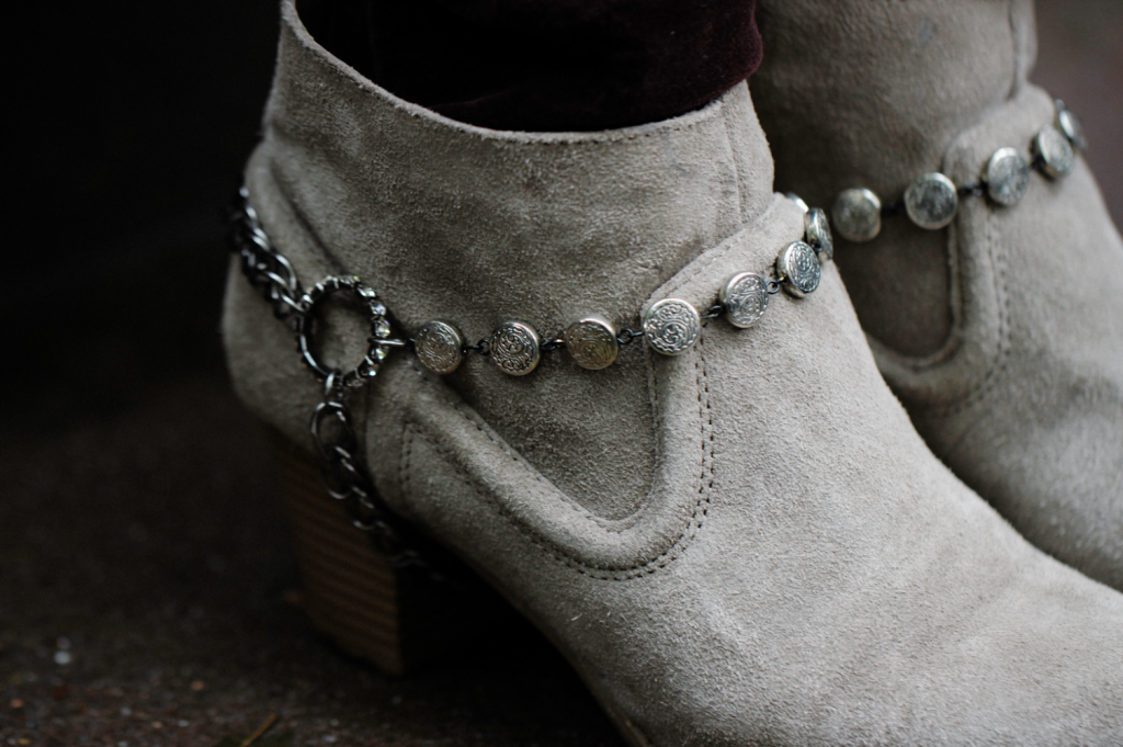 DIY: Chain Boot Harnesses
